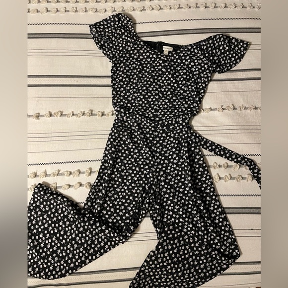 Monteau | Pants & Jumpsuits | Monteau Black White Floral Jumpsuit ...